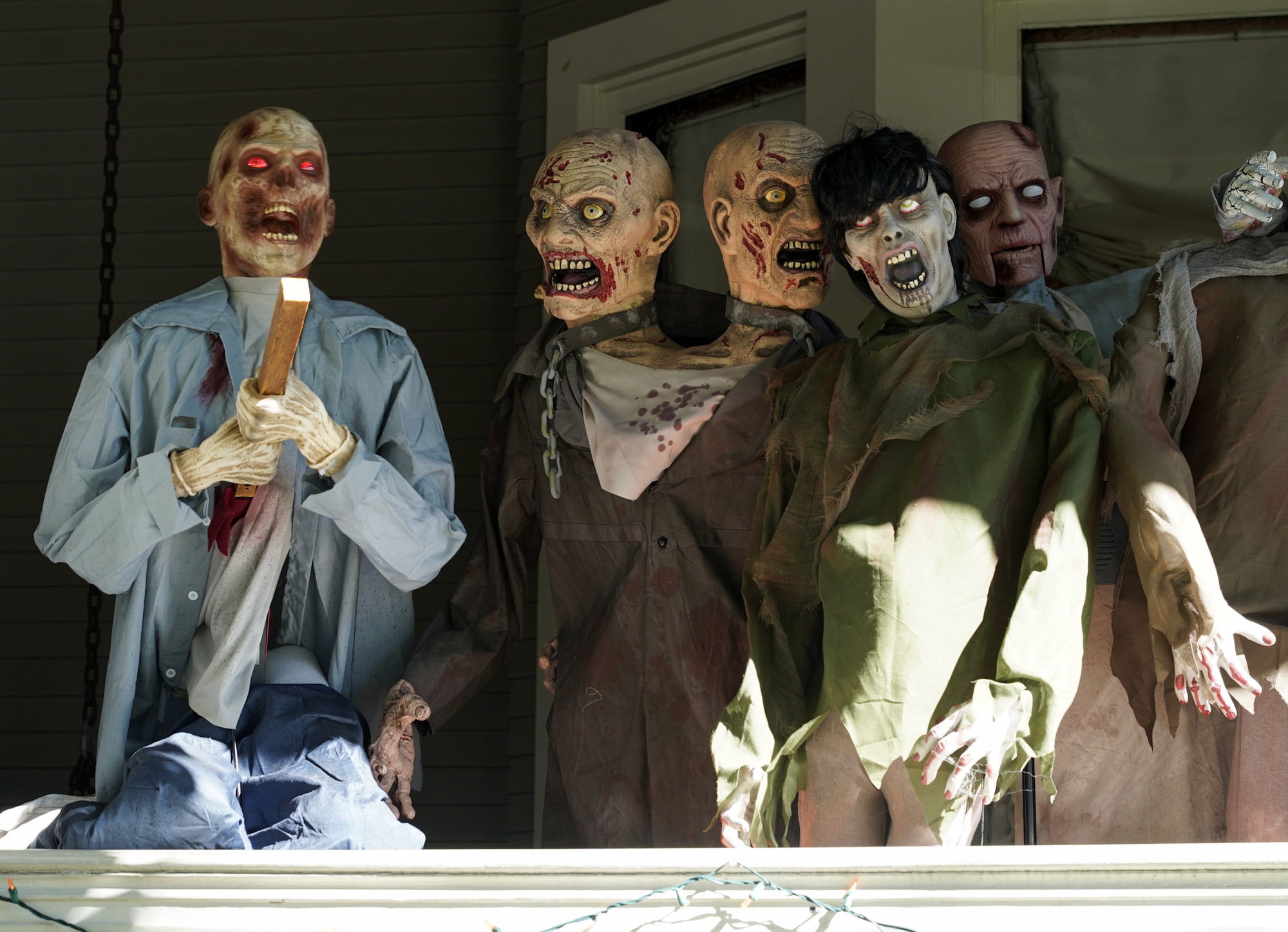 Transform Your Home Into a Zombie Apocalypse: Halloween Zombie ...